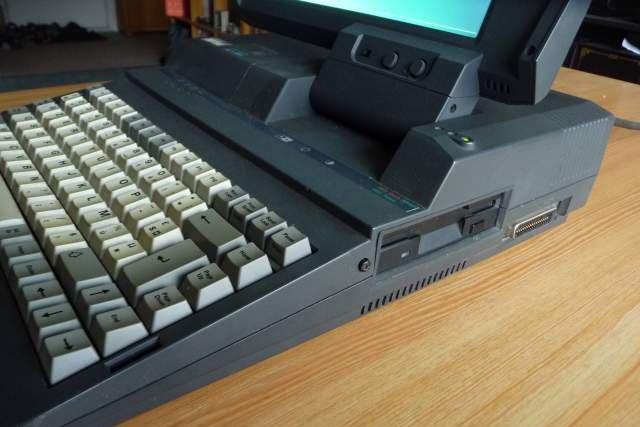 CPCRULEZ > AMSTRAD CPC > > HARDWARE > LES PC D'AMSTRAD > AMSTRAD PC ...